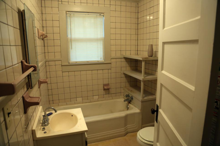 With These Before & After Artistic Designs, Redecorate Your Bathroom ...