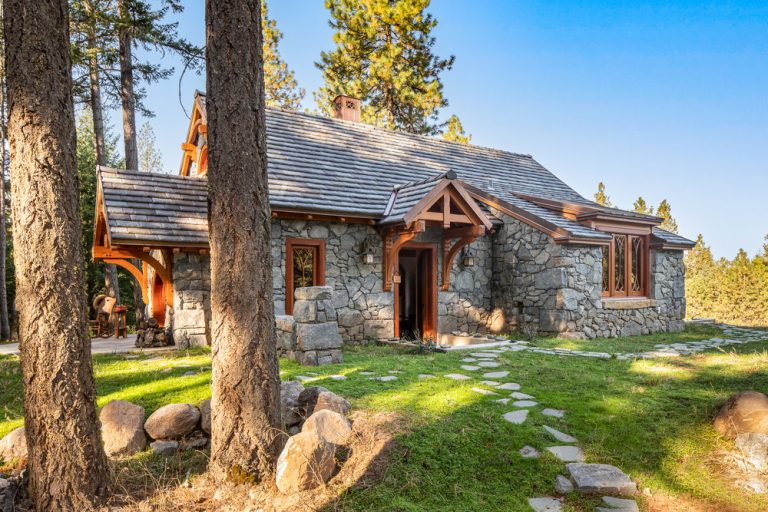 This Oregon Fairytale House Will Win Your Heart - DEARTARCH