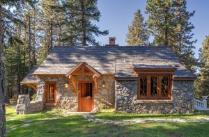 This Oregon Fairytale House Will Win Your Heart - DEARTARCH