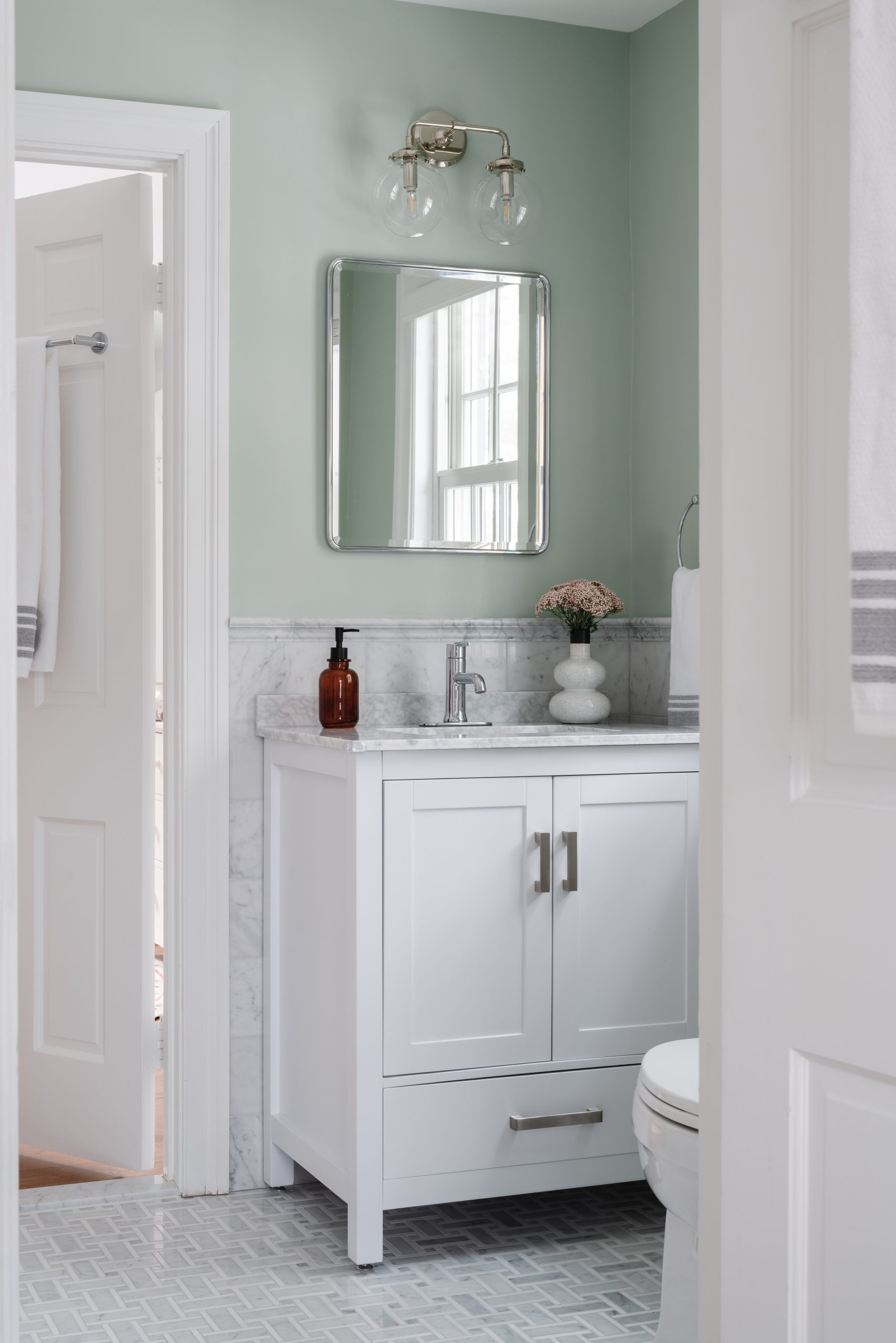 With These Before & After Artistic Designs, Redecorate Your Bathroom ...