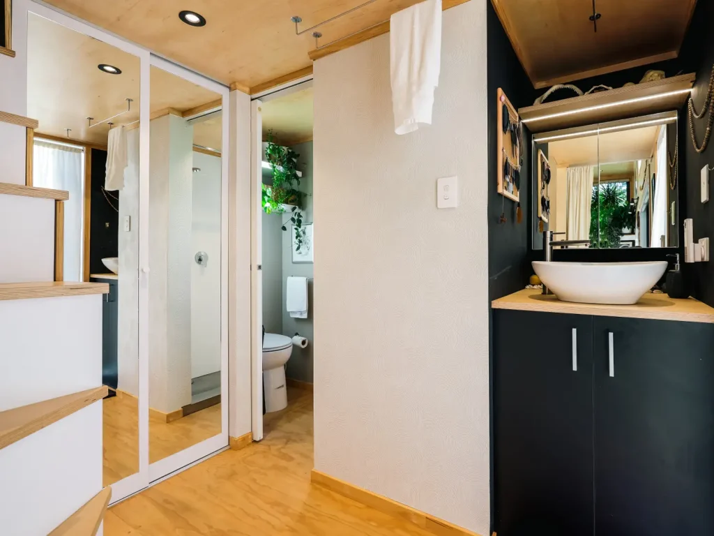 A 30 sq.m Mini Container House in the Auckland Valley - DEARTARCH
