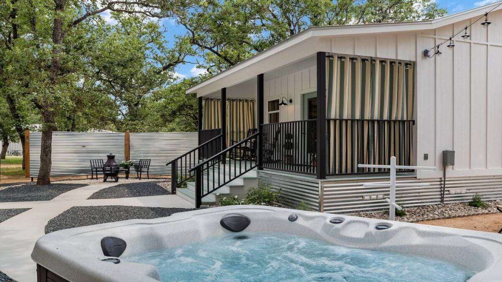This Cozy Home Will Make You Fall in Love With Tiny Homes - DEARTARCH