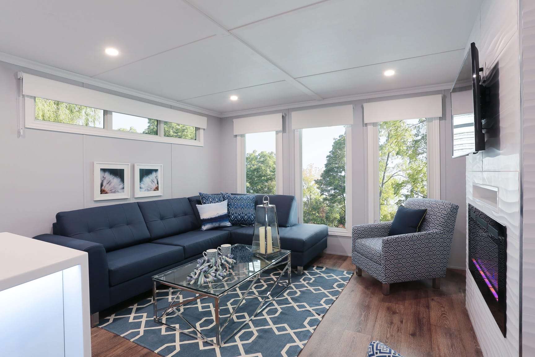 Small Space, Big Style: Exploring the Black Diamond Tiny House Design - DEARTARCH